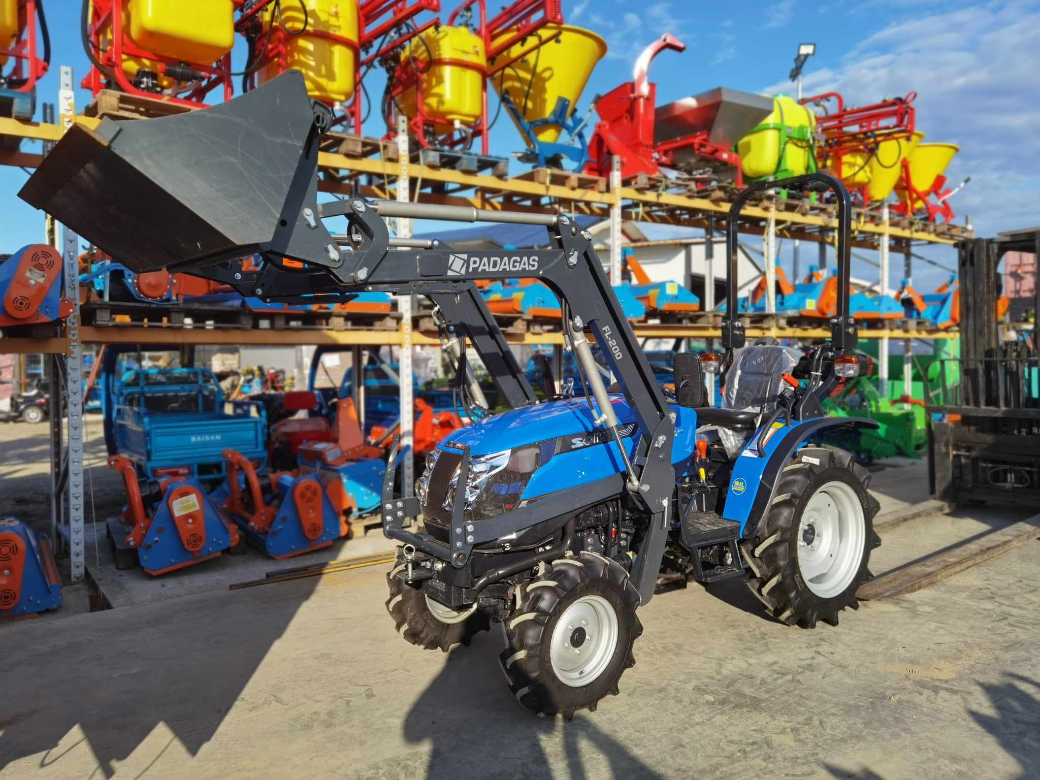 Tractor 26 CP Solis fara cabina 4x4 cu incarcator frontal cupa 1.2 ...